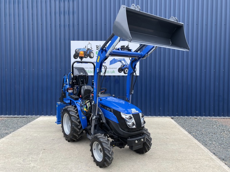 Solis 20 with Loader & 4:1 Bucket and Backhoe Mini Digger | Blacktrac