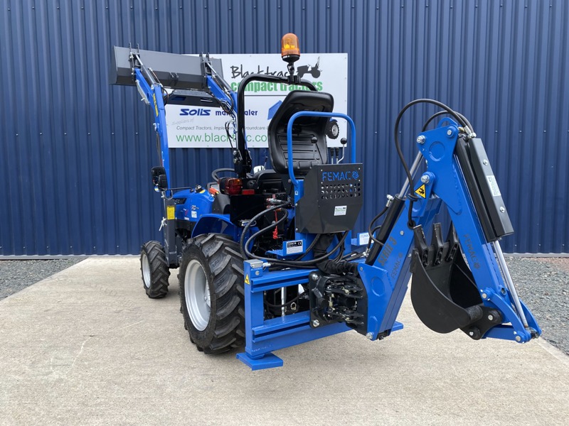 Solis 20 with Loader & 4:1 Bucket and Backhoe Mini Digger | Blacktrac