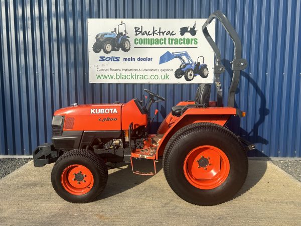 Kubota Compact Tractors - Blacktrac Compact Tractors